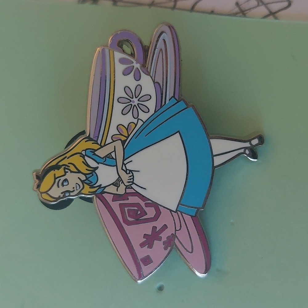 Disney's Alice In Wonderland Pin - Gem